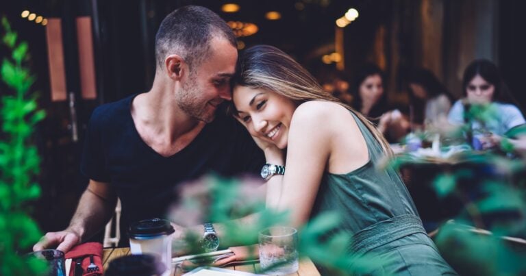 10 little-known body language signs that signal intense romantic ...